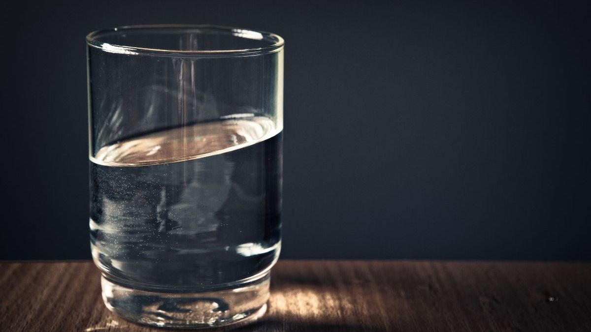 ¿Qué significan las palabras baso, vaso y bazo? La RAE aclara esta duda ...