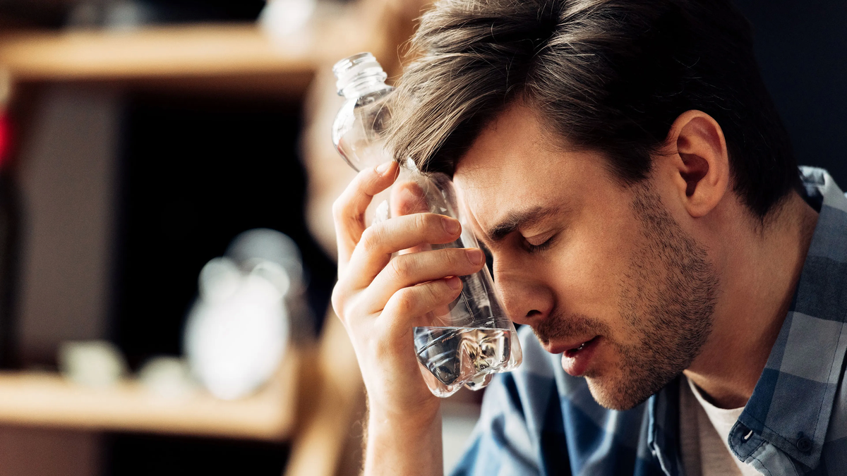 ¿Resaca? Cómo aliviar los síntomas con estos remedios caseros