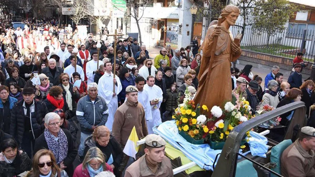 La imagen del Santo Patrono Santiago sale a las calles de Mendoza para ...