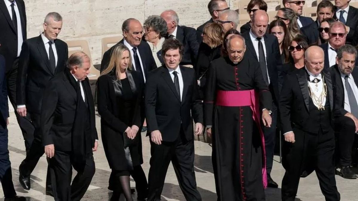 Javier Milei participó de la homilía en el funeral del papa Francisco ...