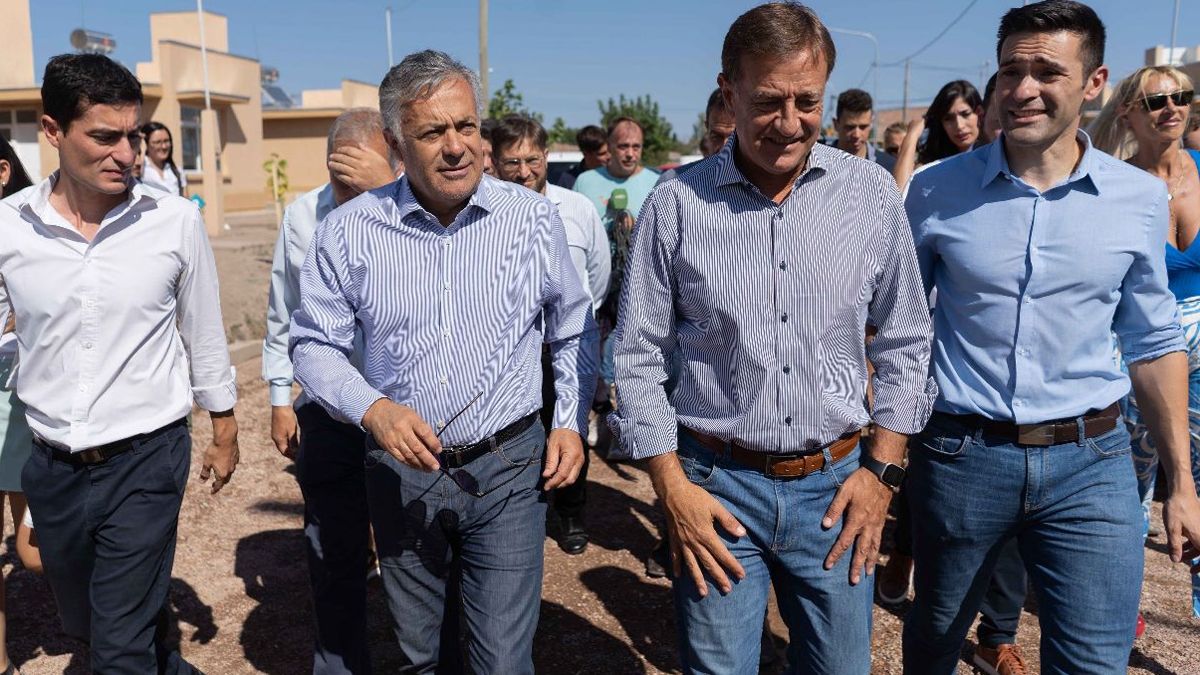 En su primer acto como precandidato, Cornejo fue con Suarez a San ...