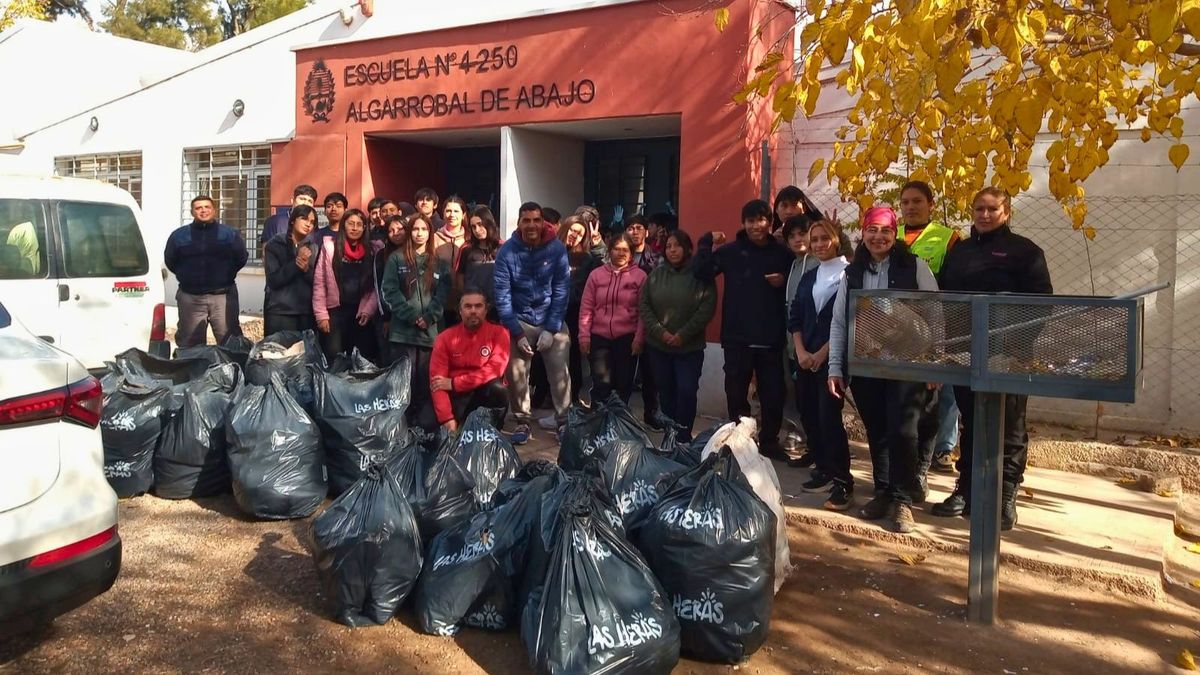 Estudiantes de Las Heras salieron a limpiar callejones y dieron una ...
