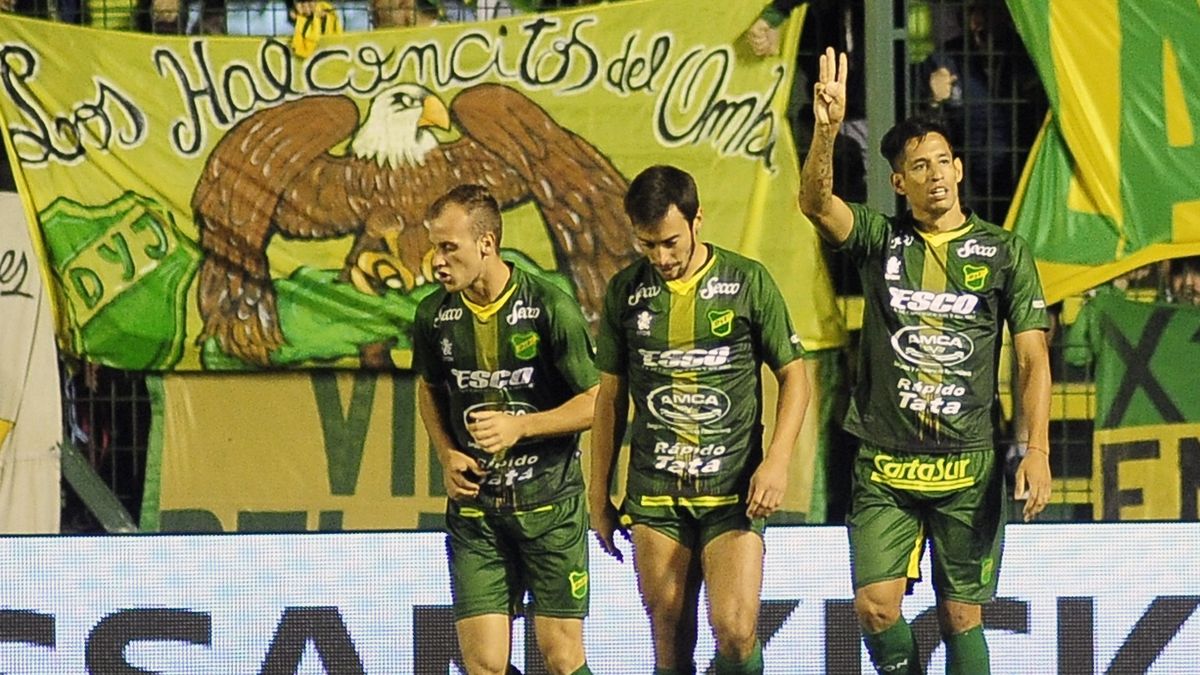 ¡Miralo a Defensa! El Halcón le ganó a Racing y hasta complicó a River