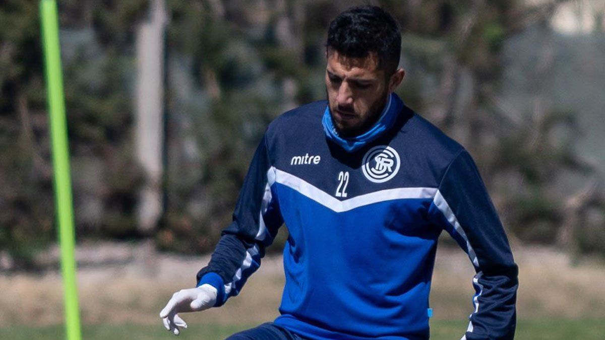 Sebastián Navarro le suma experiencia en el mediocampo a la Lepra