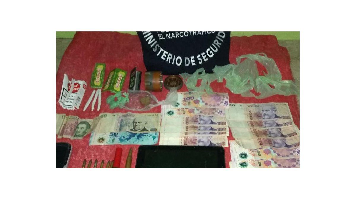 Dos detenidos y secuestro de drogas tras dos allanamientos Dos detenidos y secuestro de drogas tras dos allanamientos