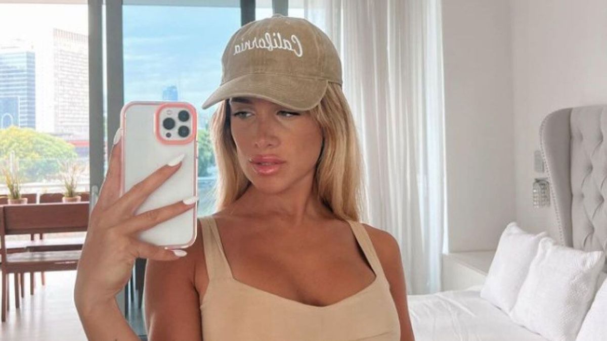 Camila Homs se suma a las calzas XS en clave rosa empolvado al ras y anticipa la primavera