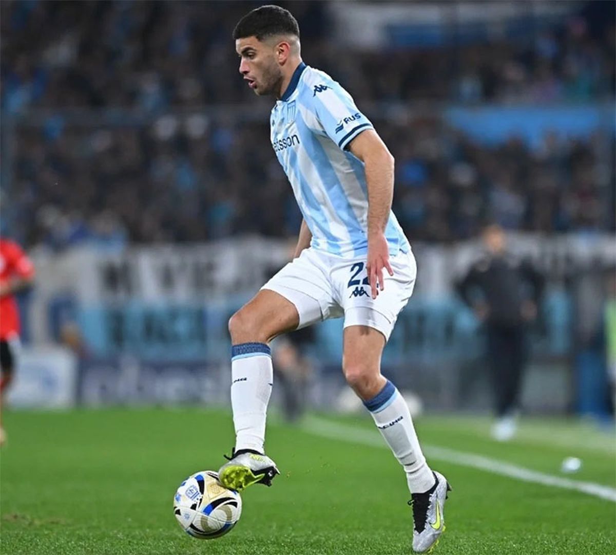 Video: el delantero de Racing Elías Torres sufrió una grave lesión y ...