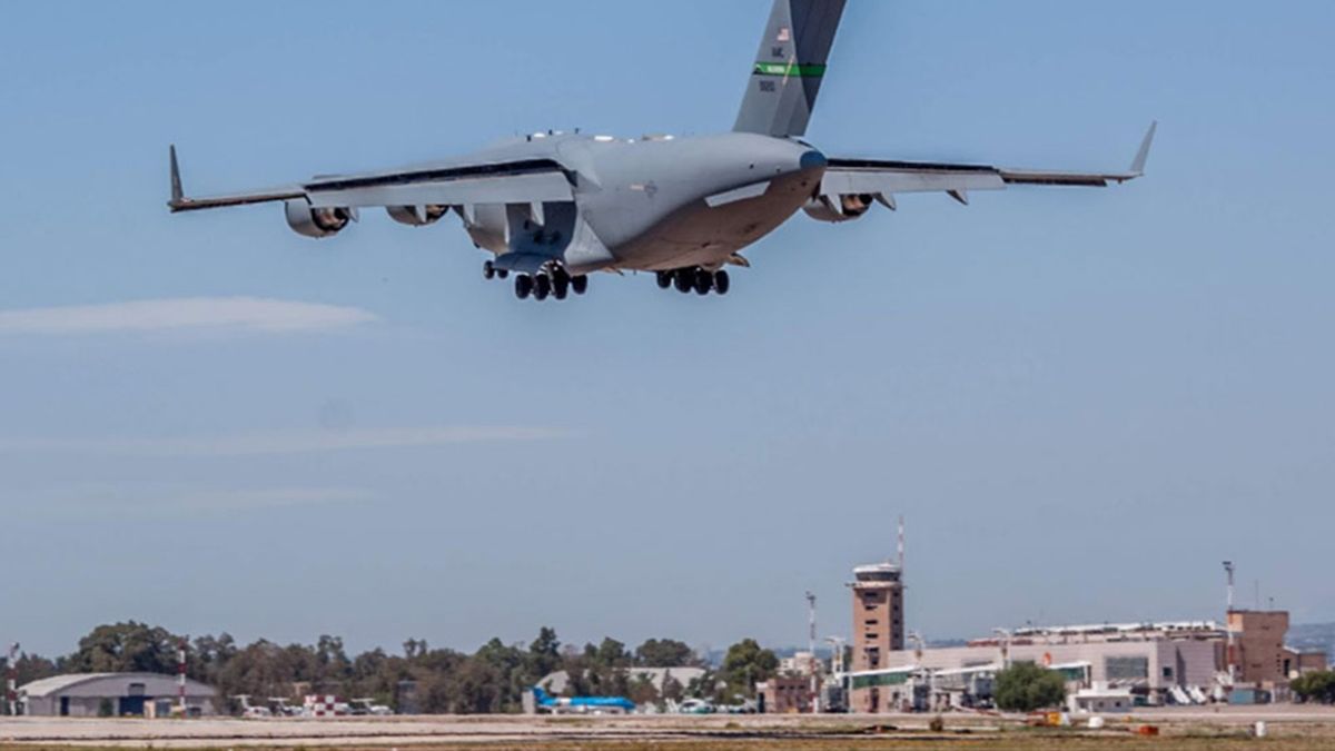 G20: arribó a Mendoza un imponente avión C-17 Globemaster