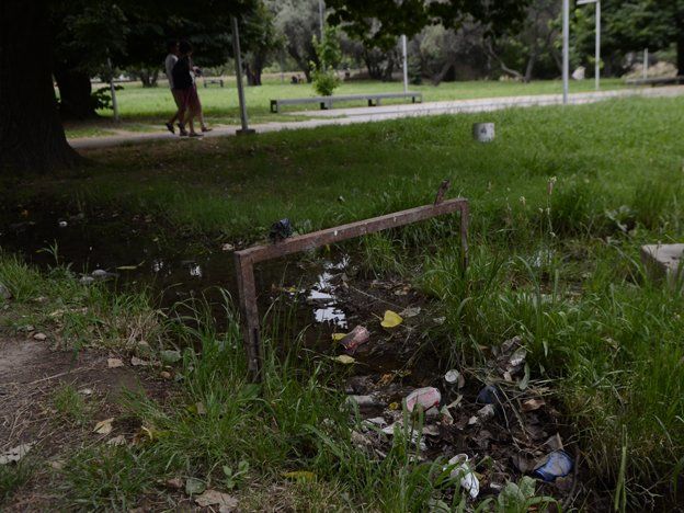 El Parque Cívico luce sucio, abandonado y deteriorado