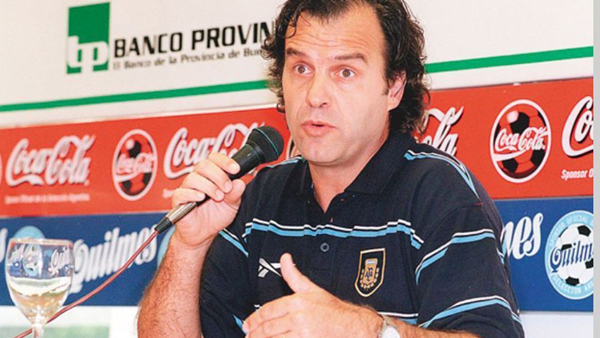 Hace 20 años Bielsa debutaba al frente de la Selección argentina