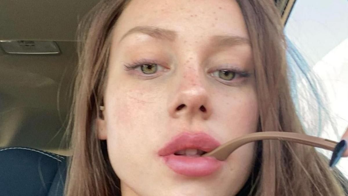 Ester Expósito confirma que es la reina de la colaless ultra cavada ...