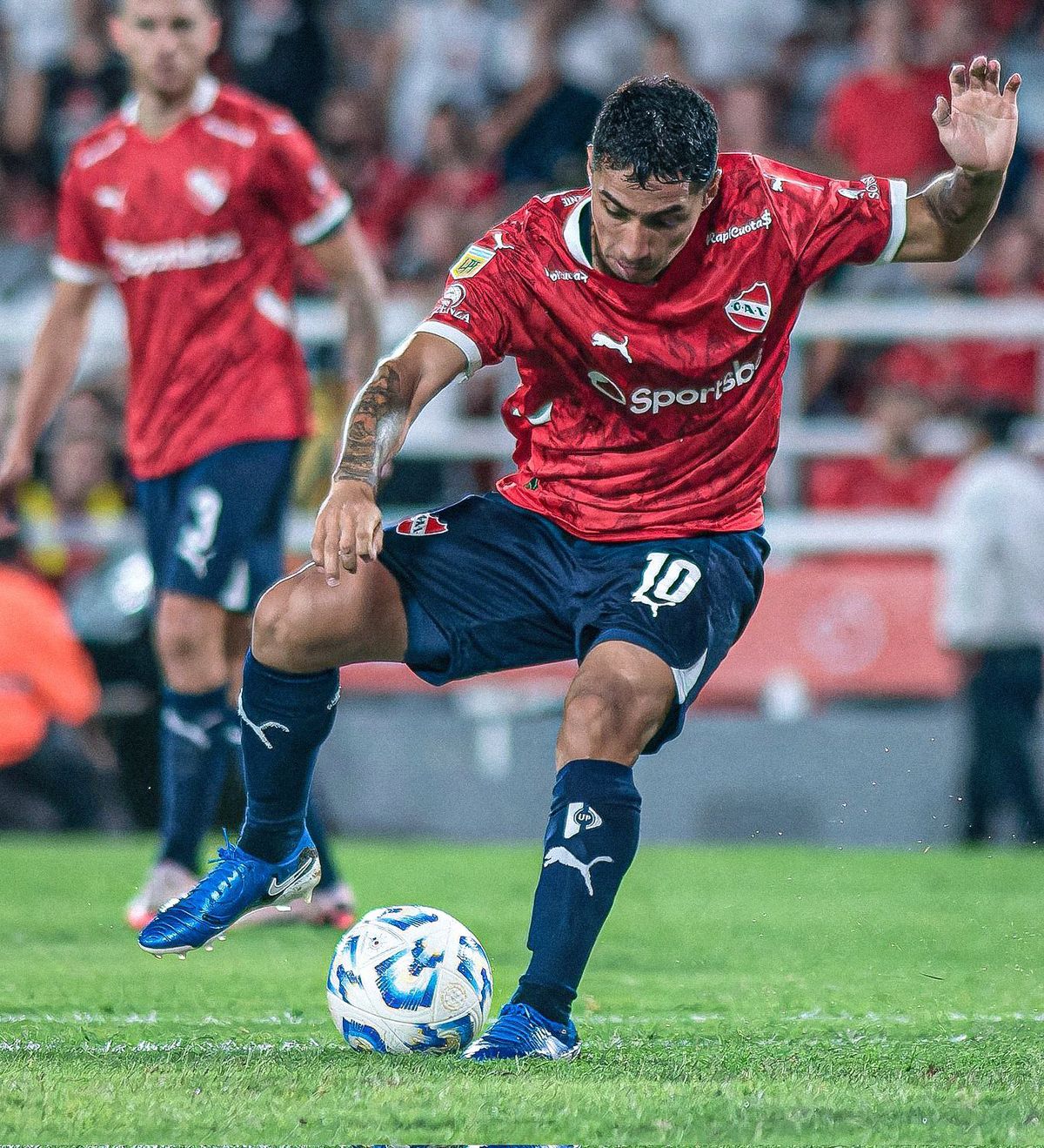 Luciano Cabral brilló, hizo otro golazo e Independiente es puntero del ...