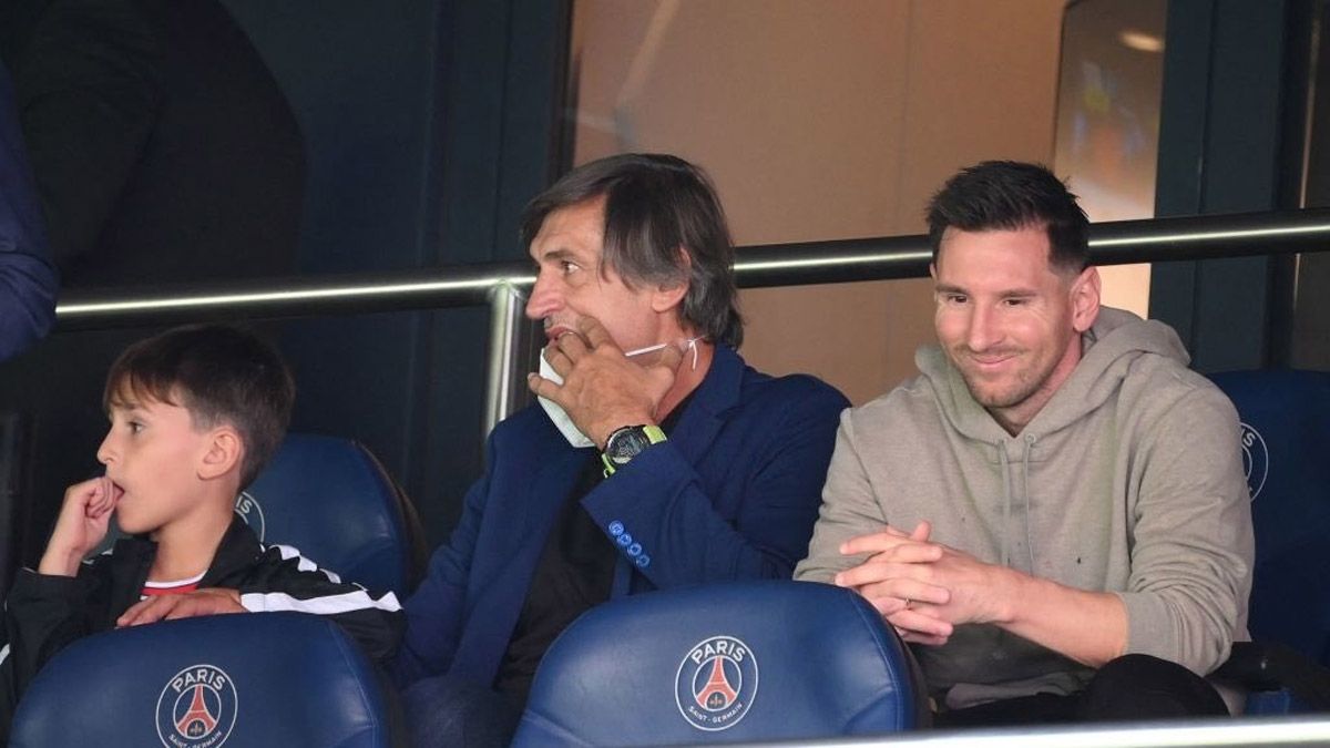 Messi, con mate en mano, gozó de la goleada del PSG