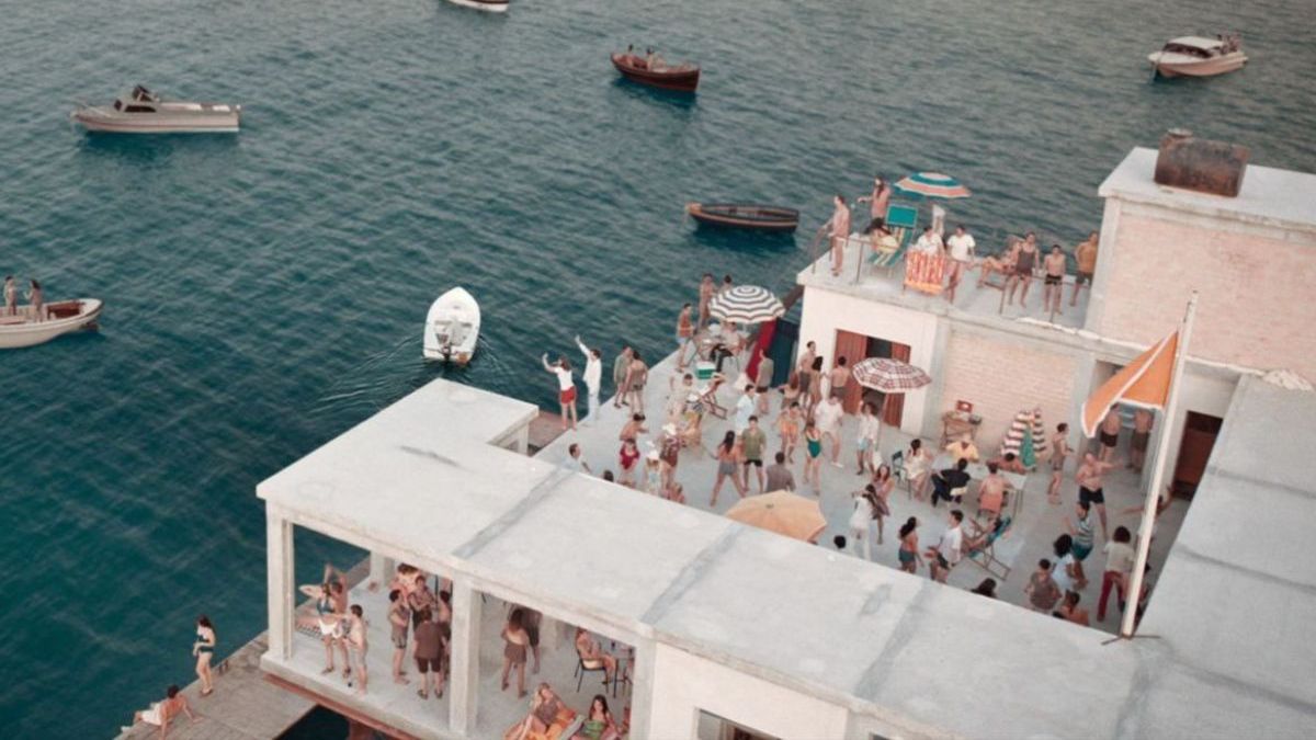 Construyó una isla artificial en medio del mar y la proclamó como un ...