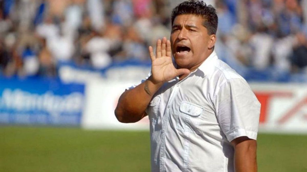 Omar Asad alborotó a los hinchas del Tomba con sus frases