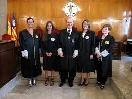 Juez de la Corte impulsa que los jueces vistan toga en los juicios